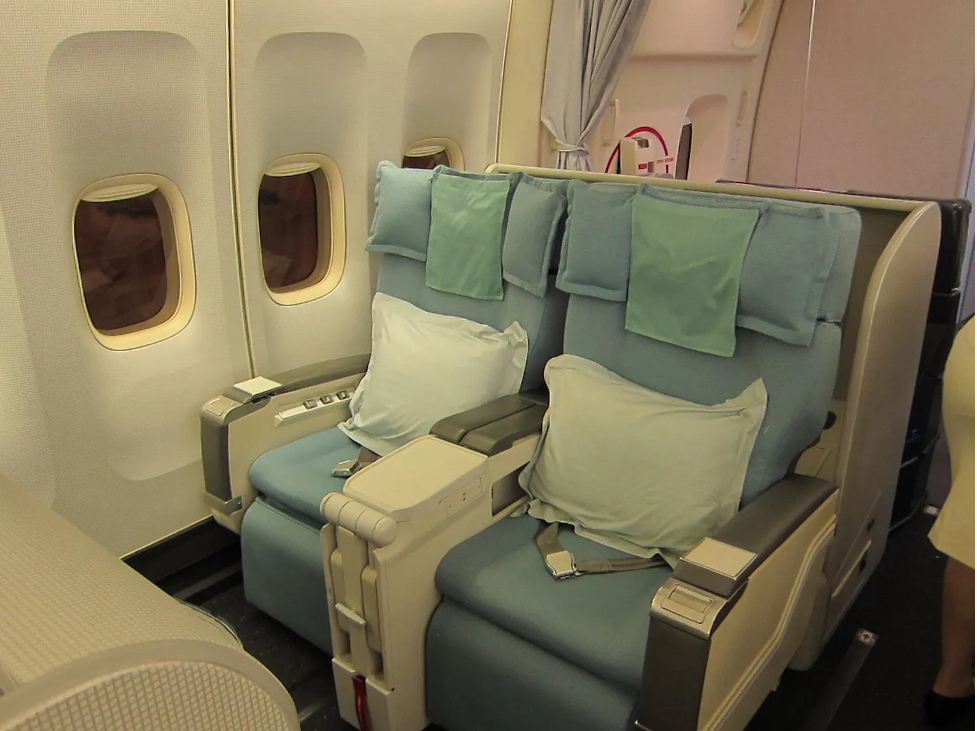 What It's Like to Fly Korean Air Prestige Class in 2025? - Business ...